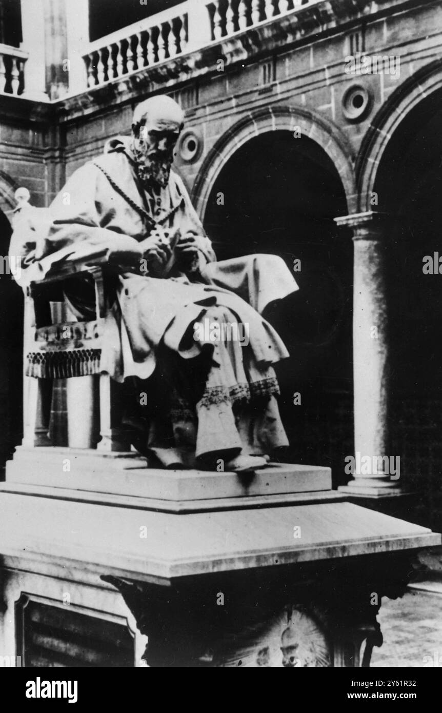 STATUE OF SPANISH BISHOP JUAN DE RIBERA IN THE CORPUS CHRISTI COLLEGE ...