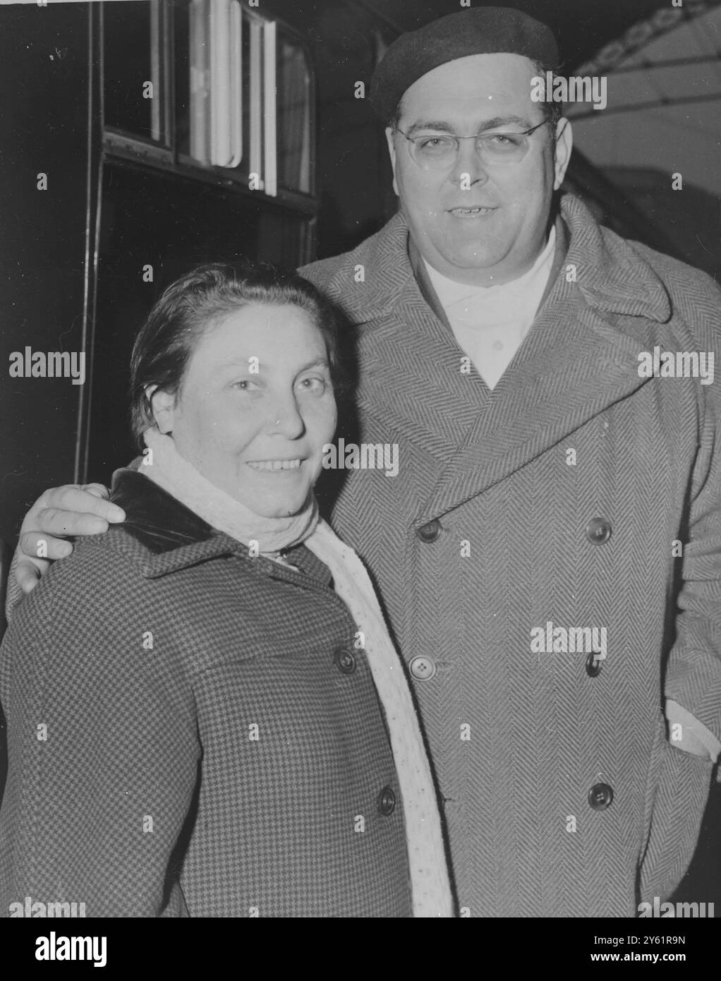 DANILO DOLCI AND HIS WIFE AT VICTORIA STATION 23 FEBRUARY 1960 Stock ...
