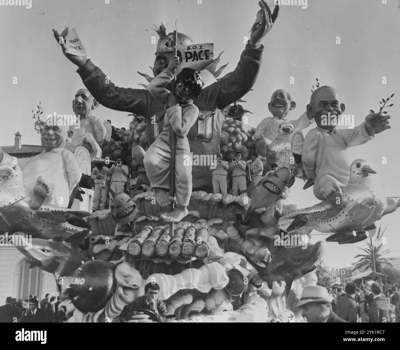RIDING ARMOURED PEACE DOVES IN THIS CARNIVAL IN ITALY ARE THE ...