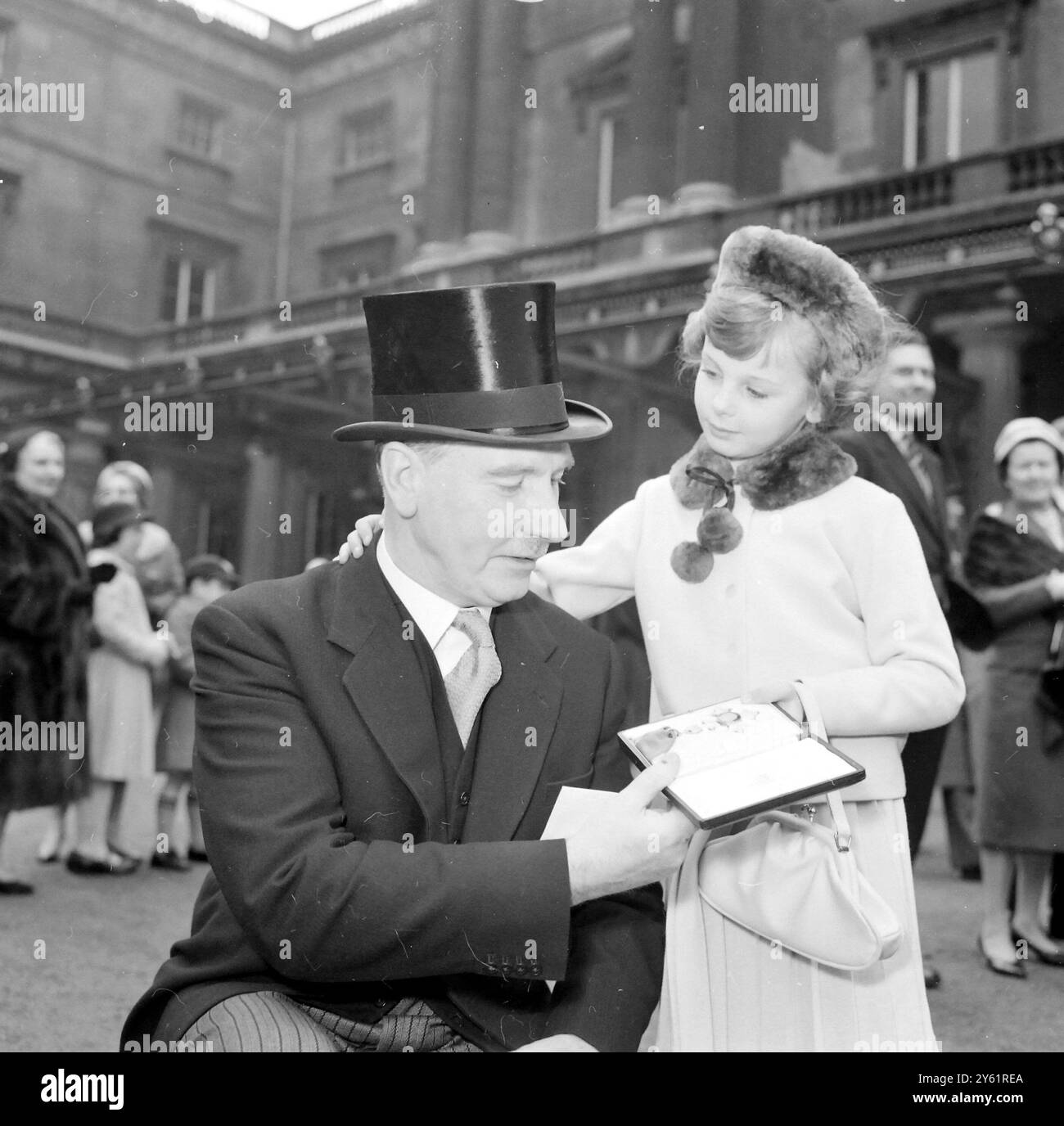 SAM GREEN SHOWS HIS DAUGHTER HIS INVESTITURE AT BUCKINGHAM PALACE 23 ...