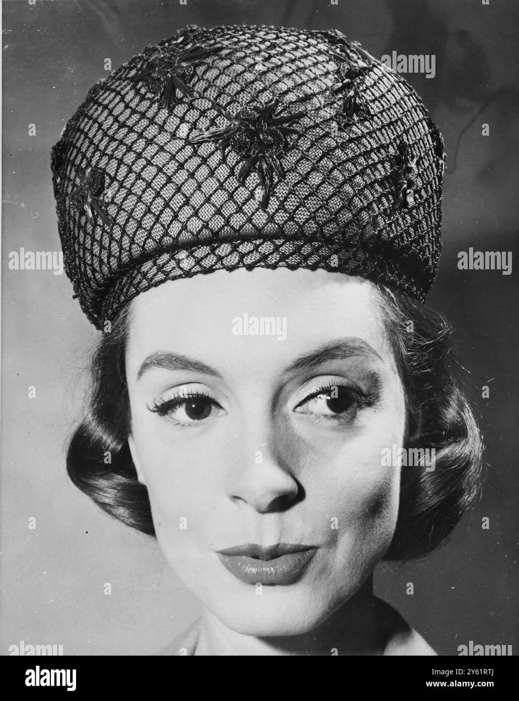 MODEL PAT DONOVAN WEARING A HAT DESIGNED BY DIOR 18 FEBRUARY 1960 Stock ...