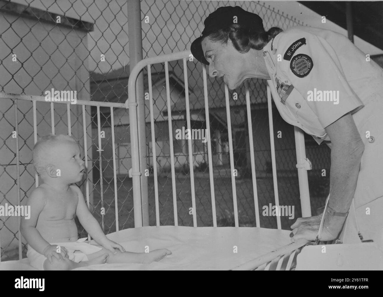 COUNTESS MOUNTBATTEN IN KAMUNTUNG HOSPITAL IN TAIPING MALAYA AND BABY ...