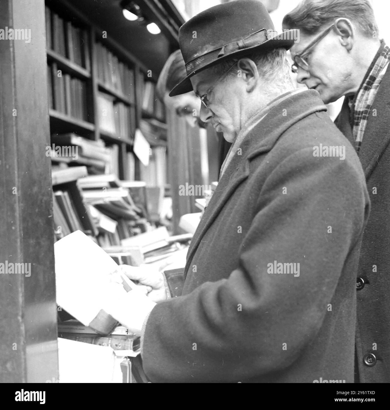 BOOKSHOP FOYLES IS BRITAINS LARGEST BOOKSHOP IN CHARING CROSS ROAD ...