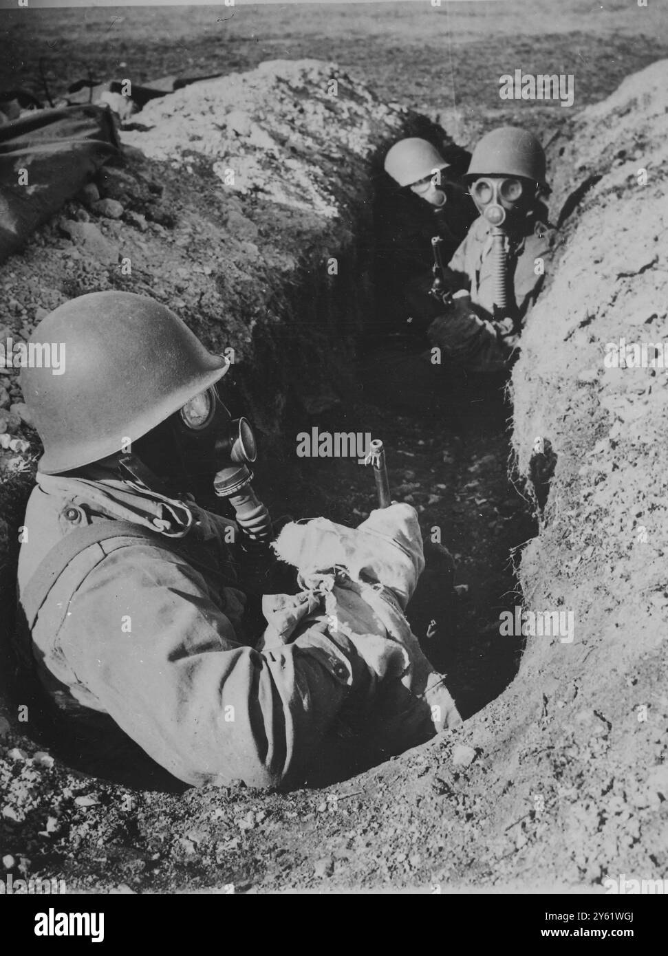 FRENCH ATOM BOMB TEST SOLDIERS IN TRENCHES AT THE SAHARA DESERT 8 ...
