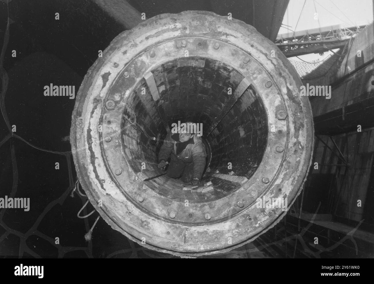 QUEEN ELIZABETH II SHIP IS IN DRY DOCK HAVING HER ANNUAL OVERHAUL BY ...