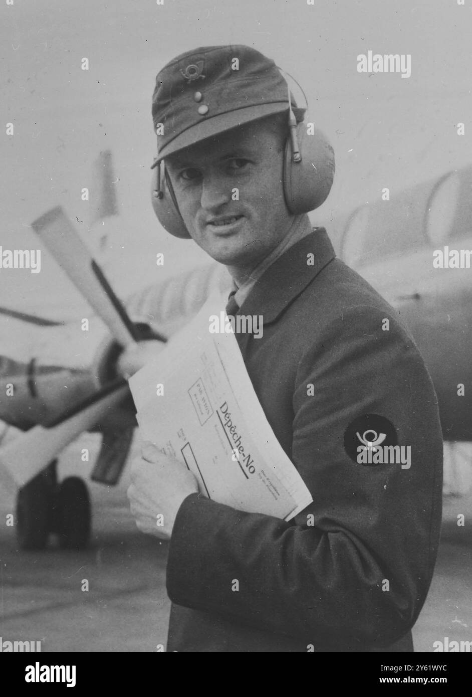GERMAN POSTMAN WEARING MUFFLERS 5 FEBRUARY 1960 Stock Photo - Alamy