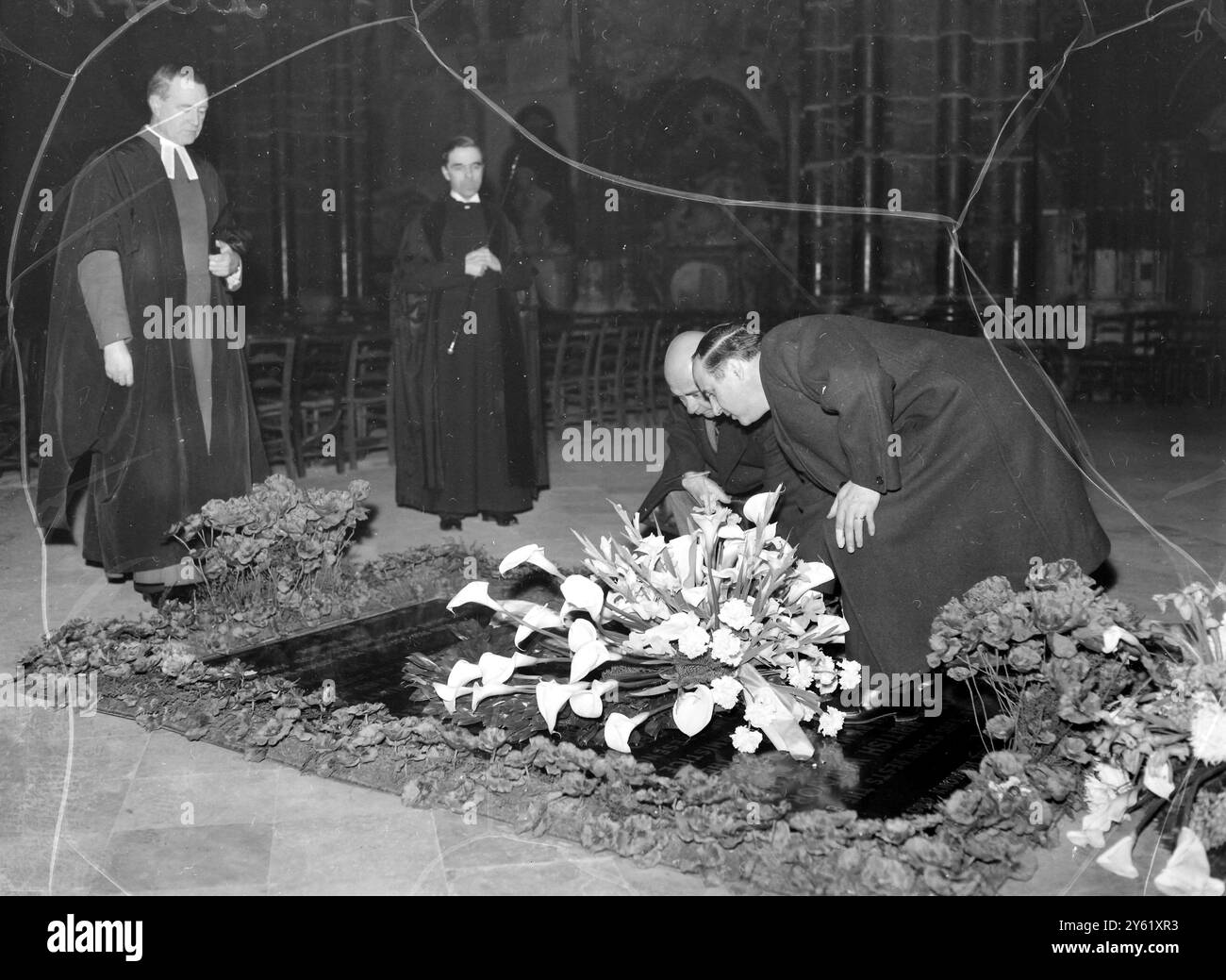 DON MARCOS BRONDI ( RIGHT ) & CIPRIANO OLIVERA LAY A WREATH AT THE ...