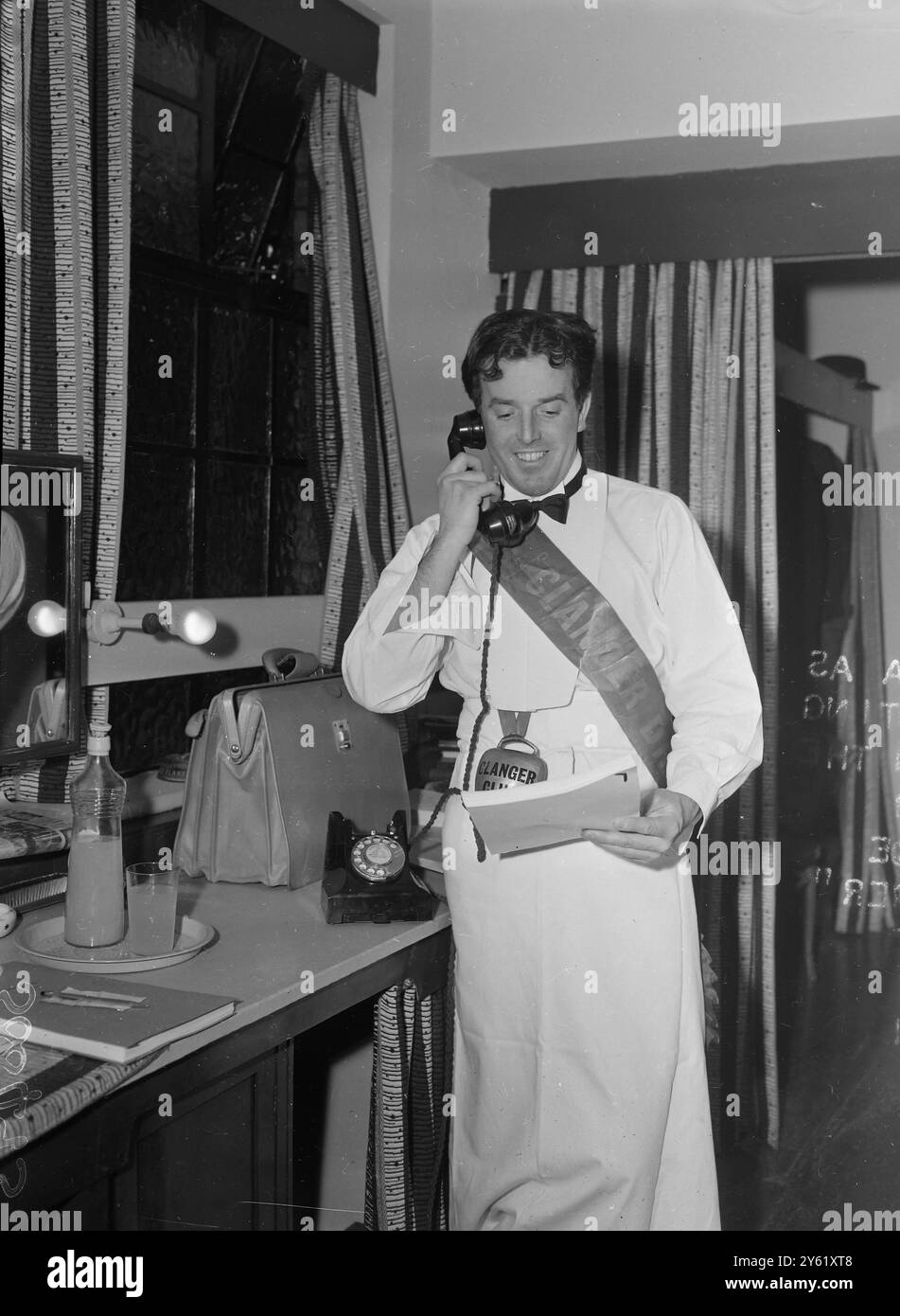 ACTOR BRIAN RIX IN COSTUME AT CLANGER CLUB 1 FEBRUARY 1960 Stock Photo ...