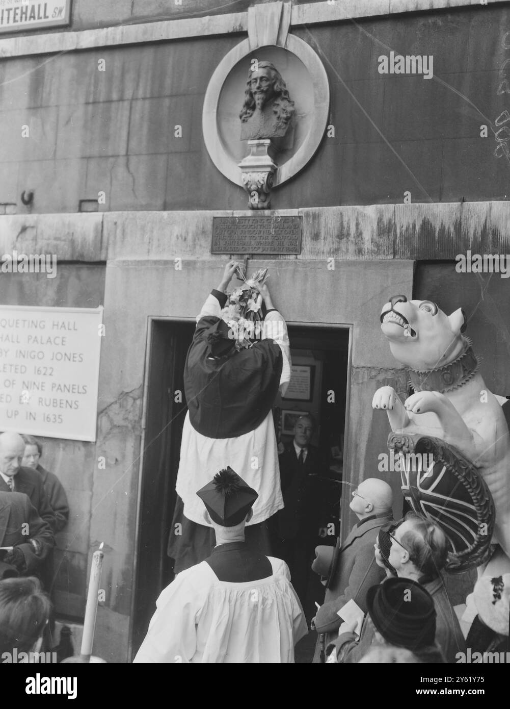 REVEREND H SILLITOE PLACES A WREATH TO COMMEMORATE THE 300TH ...