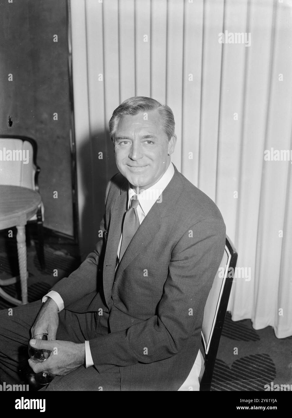 ACTOR CARY GRANT AT THE RECEPTION OF THE SAVOY HOTEL 29 JANUARY 1960 ...