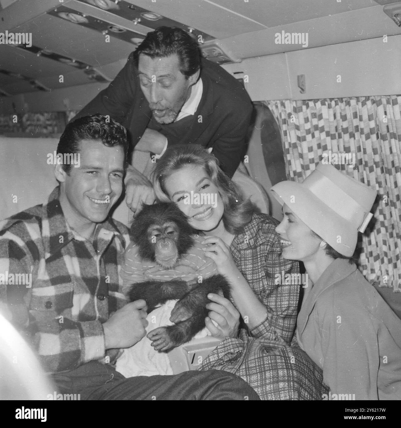 CHIMPANZEE " BRIDGIT " PHOTOGRAPHED WITH ALEXANDRA STEWART , GORDON ...