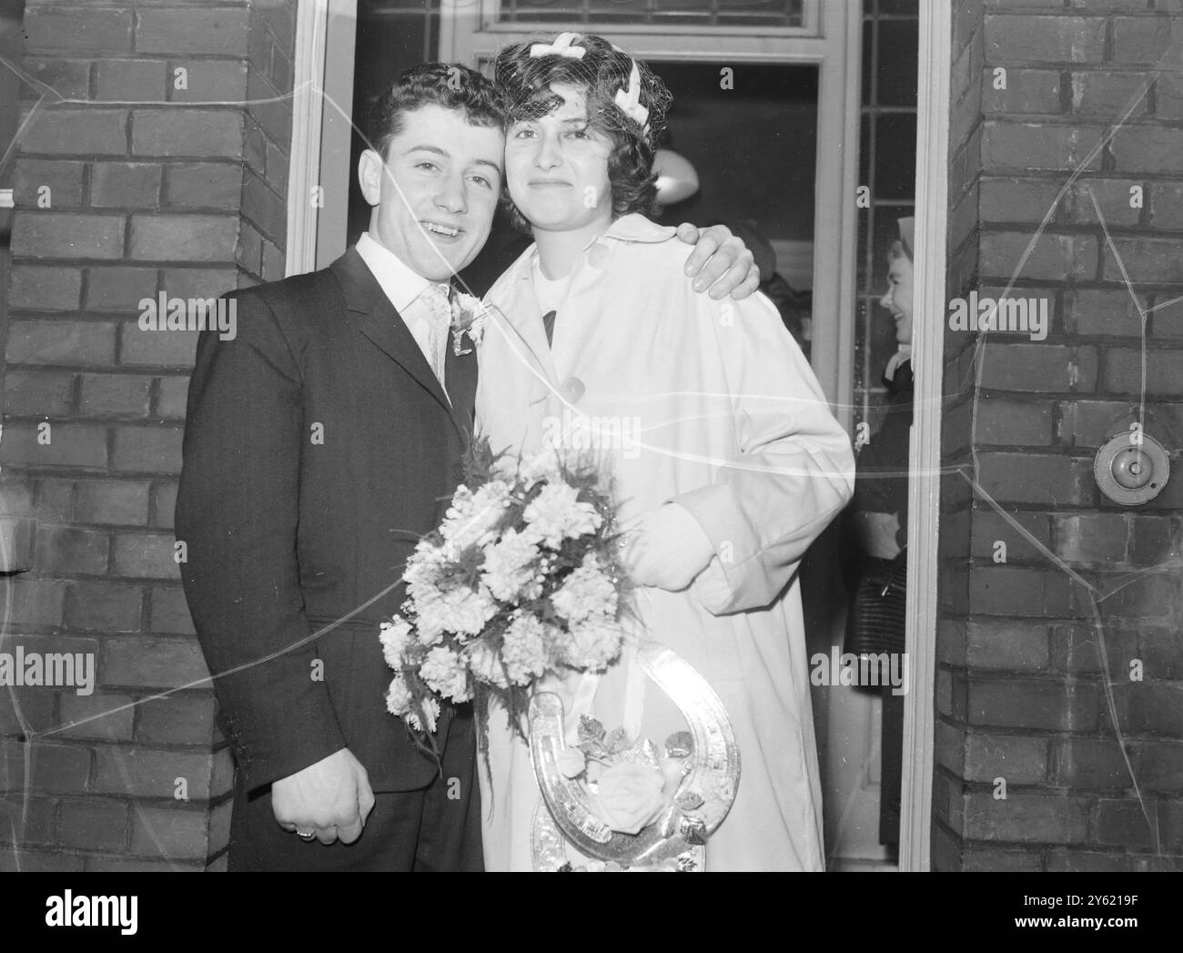 ANGELA CRICK AFTER HER WEDDING TO ANTHONY LIGHT 23 JANUARY 1960 Stock ...