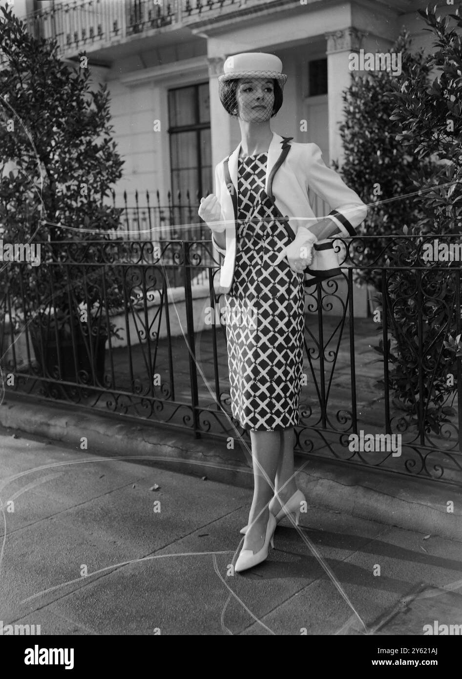 CLAUDETTE EVANS MODELS THE OUTFIT " CARONIA " CREATED BY FASHION ...