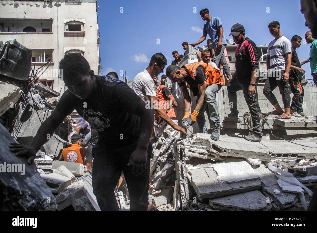 Palestinian-Israel conflict in the Gaza Strip Thirteen Palestinian ...