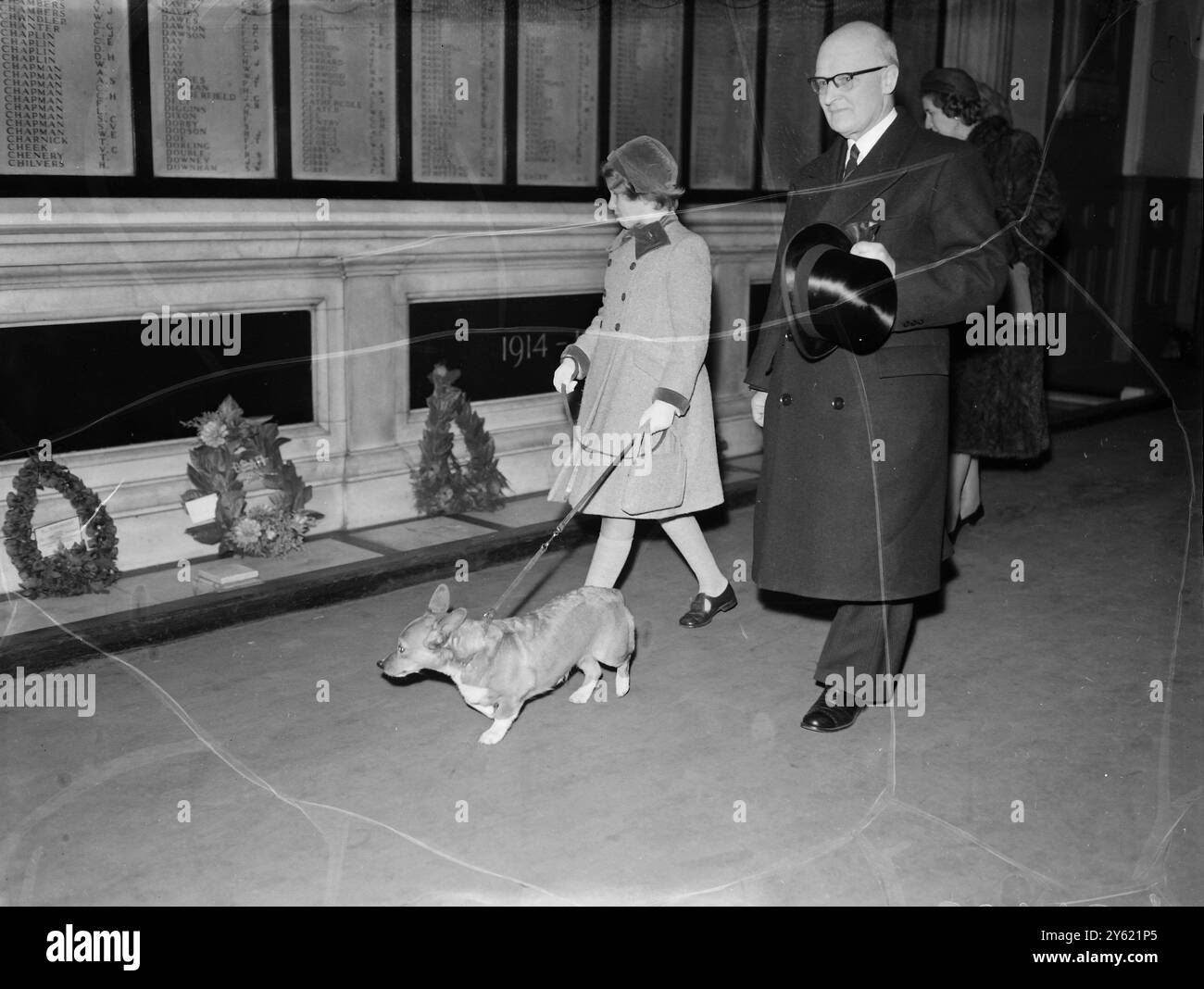 PRINCESS ANNE WALKING THE ROYAL CORGI DOGS 20 JANUARY 1960 Stock Photo ...