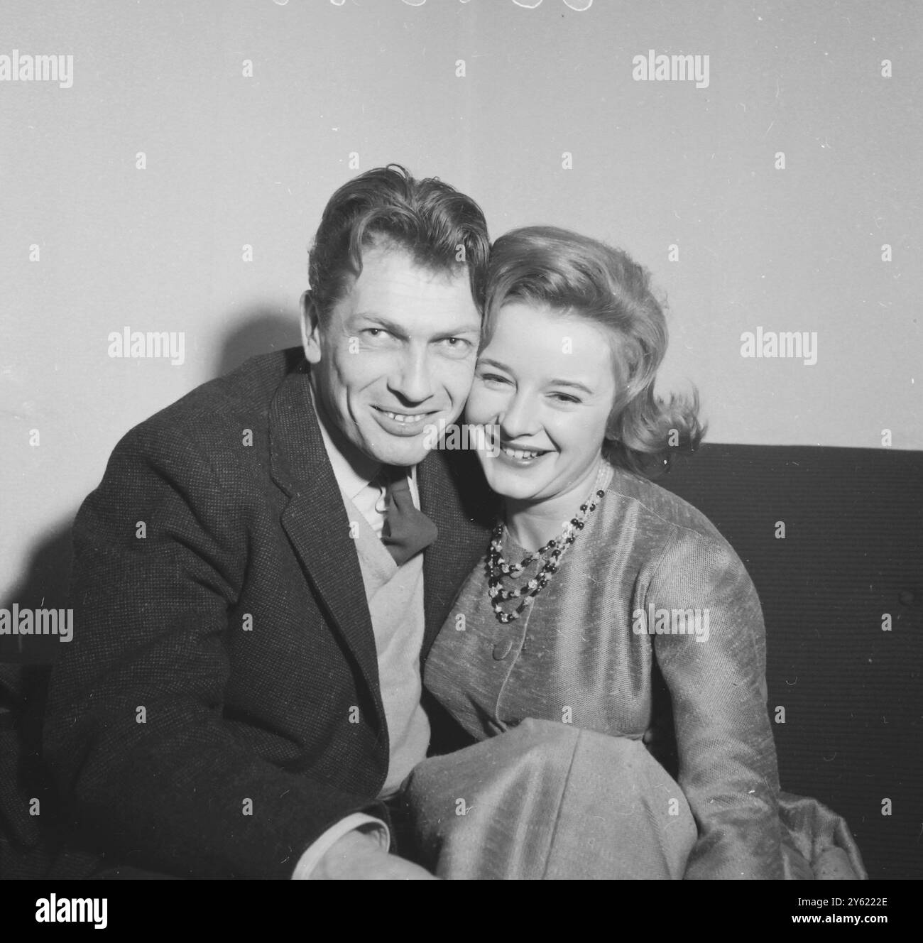 ERIC LANDER WITH HIS FIANCEE ROBERTA WOOLLEY 18 JANUARY 1960 Stock ...