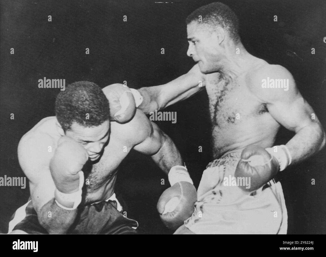 BOXER ZORA FOLLEY FIGHTS EDDIE MACHEN IN THE HEAVYWEIGHT TITLE IN SAN FRANCISCO 19 JANUARY 1960 ...