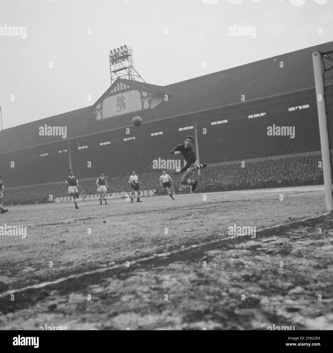 Tottenham hotspur 1960 hi-res stock photography and images - Alamy