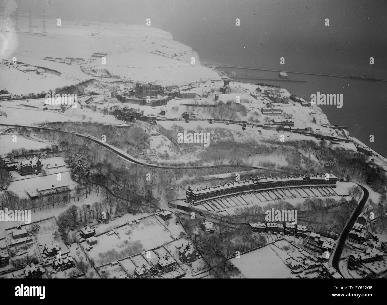 THE WHITE CLIFFS OF DOVER COVERED WITH SNOW 15 JANUARY 1960 Stock Photo ...
