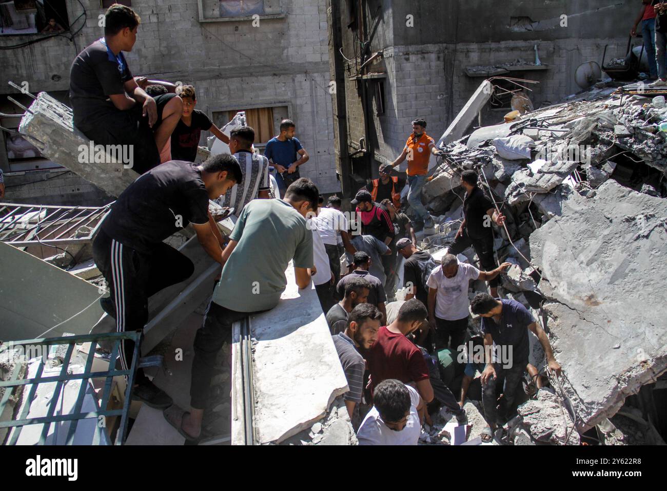 Palestinian-Israel conflict in the Gaza Strip Thirteen Palestinian ...