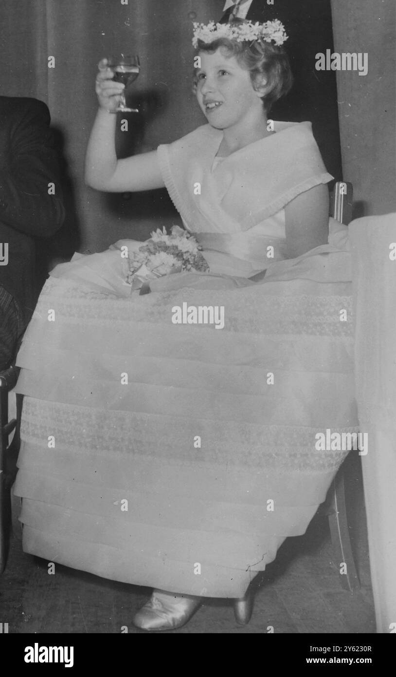 PRINCESS ANN RAISES A TOAST TO THE MOUNTBATTEN WEDDING 13 JANUARY 1960 ...
