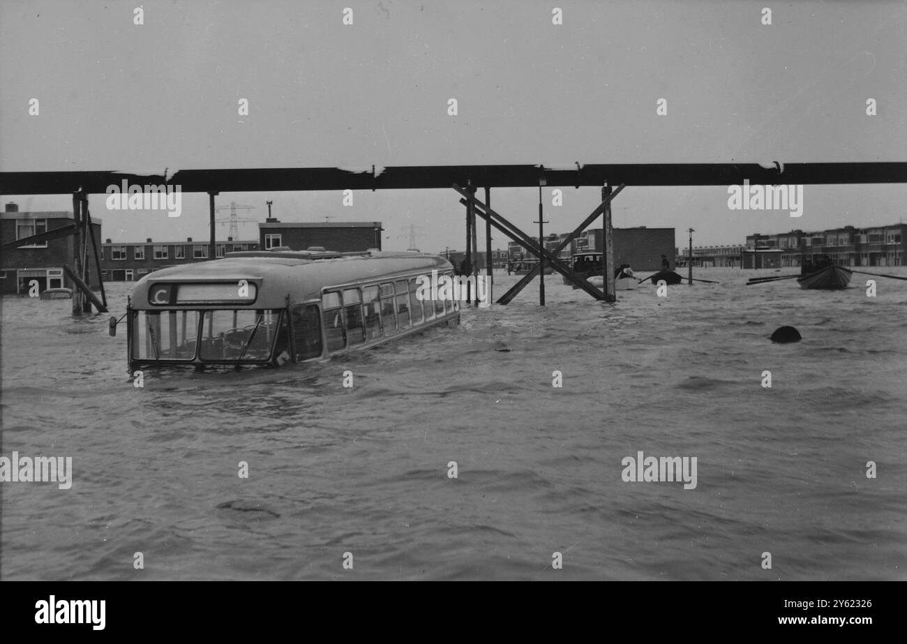 SINKING BUS DURING SEVERE FLOODING IN AMSTERDAM 15 JANUARY 1960 Stock ...