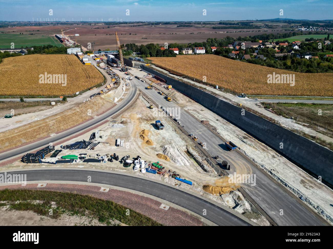 23 September 2024, Saxony-Anhalt, Salzmünde: View of the construction ...