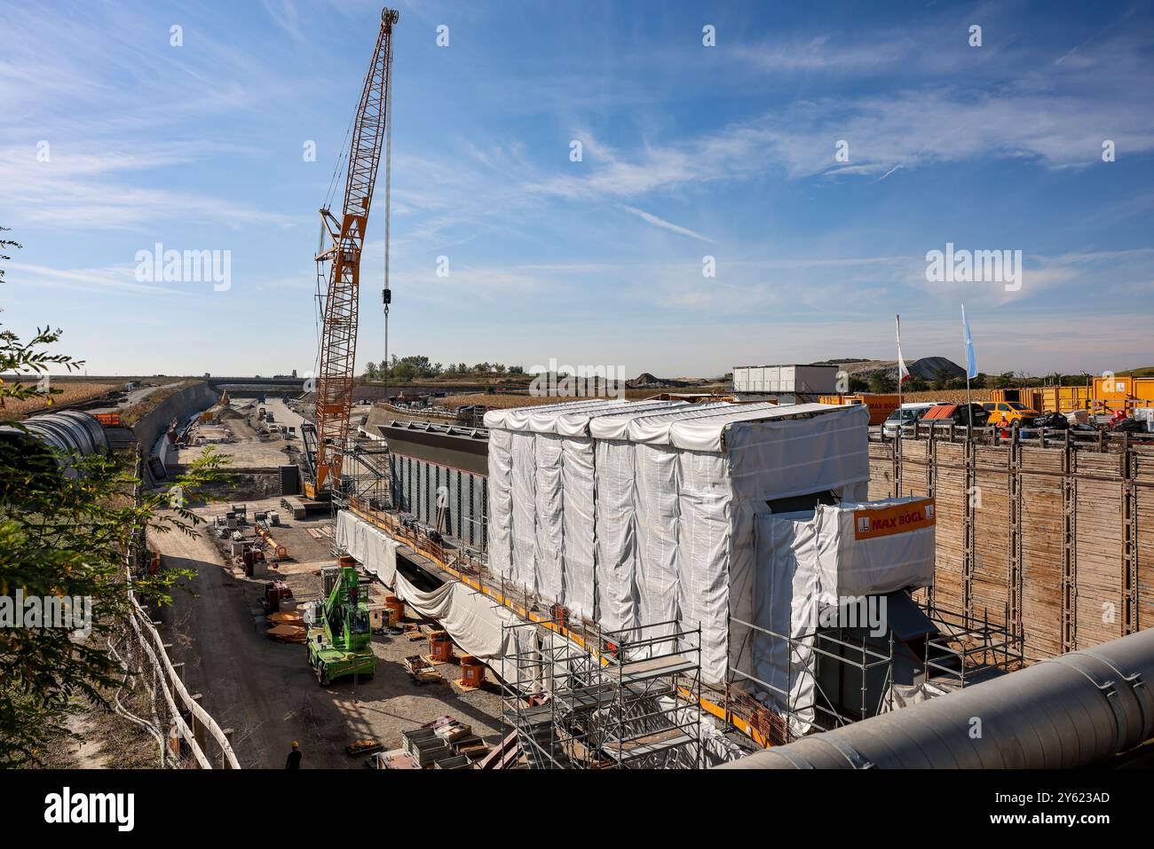23 September 2024, Saxony-Anhalt, Salzmünde: View of the construction ...