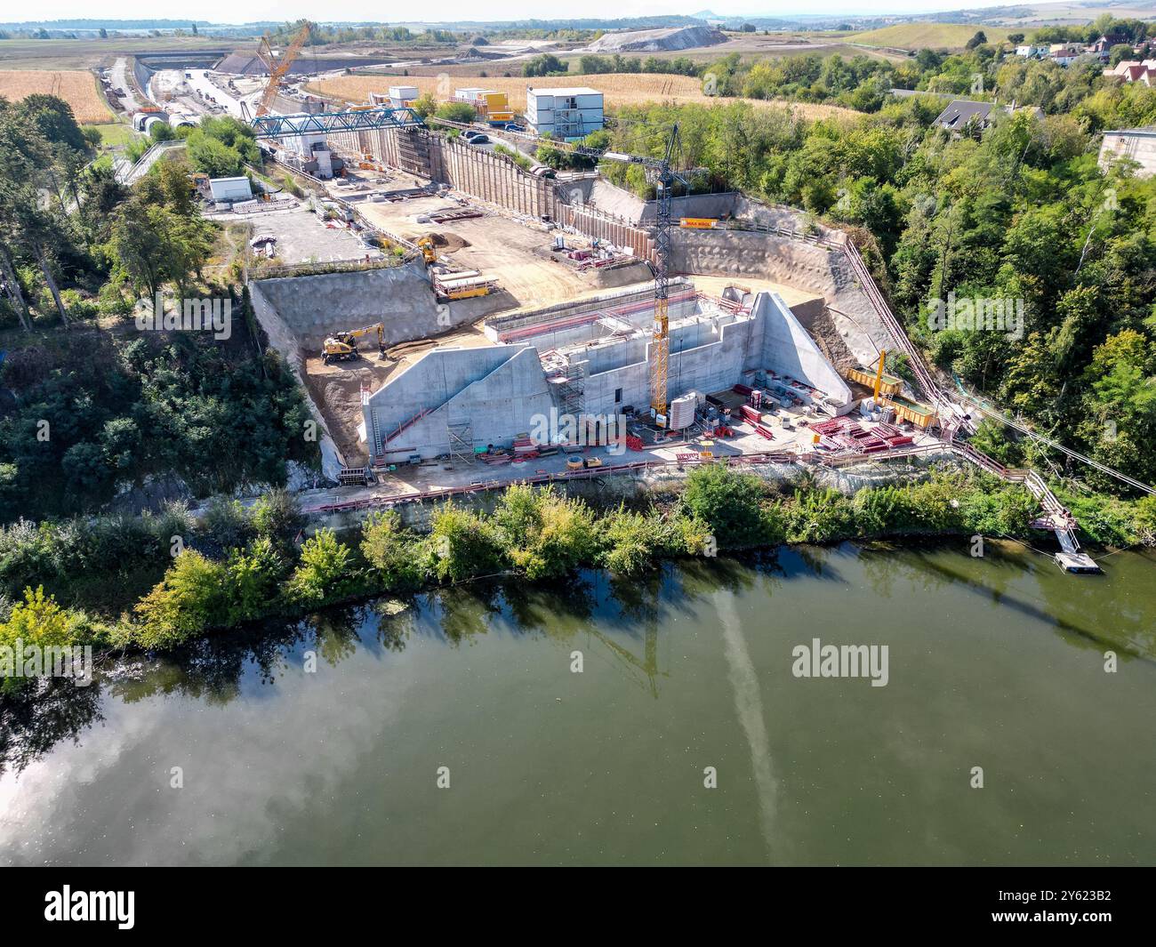 23 September 2024, Saxony-Anhalt, Salzmünde: View of the construction ...