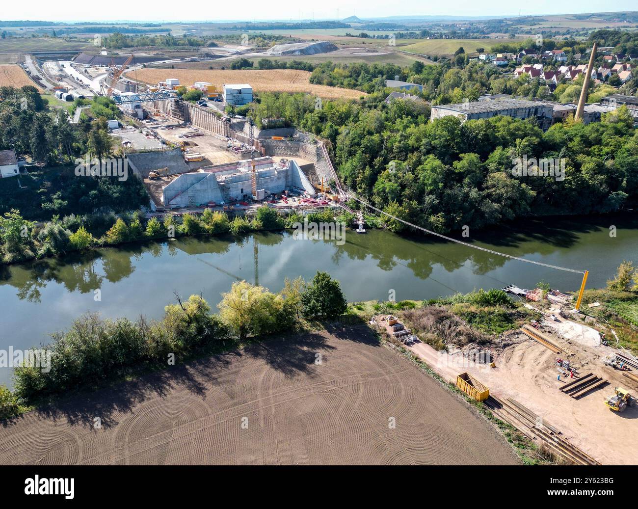 23 September 2024, Saxony-Anhalt, Salzmünde: View of the construction ...