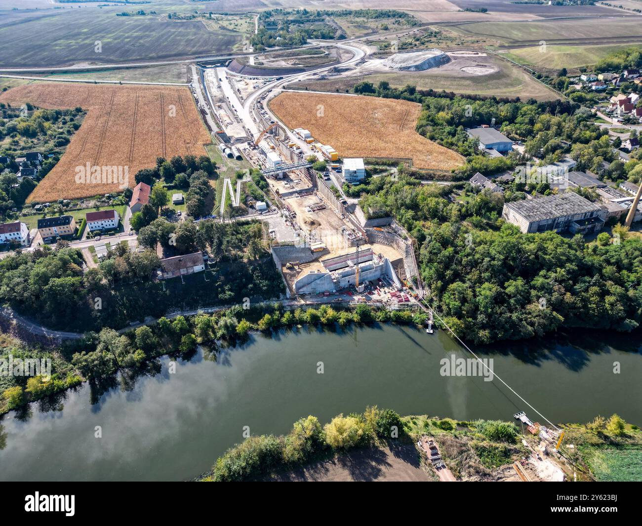 23 September 2024, Saxony-Anhalt, Salzmünde: View of the construction ...