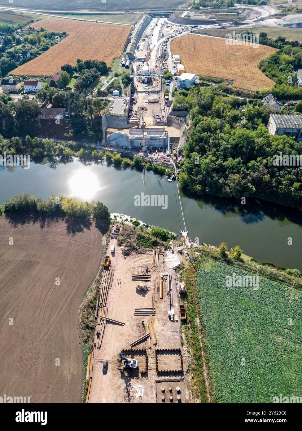 23 September 2024, Saxony-Anhalt, Salzmünde: View of the construction ...