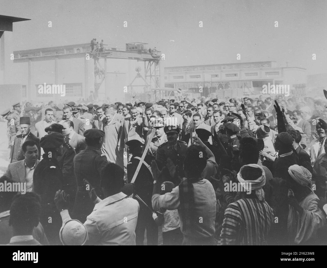 PRESIDENT NASSER SWITCHES ON THE TURBINE OF THE NEW HYDRO-ELECTRIC ...