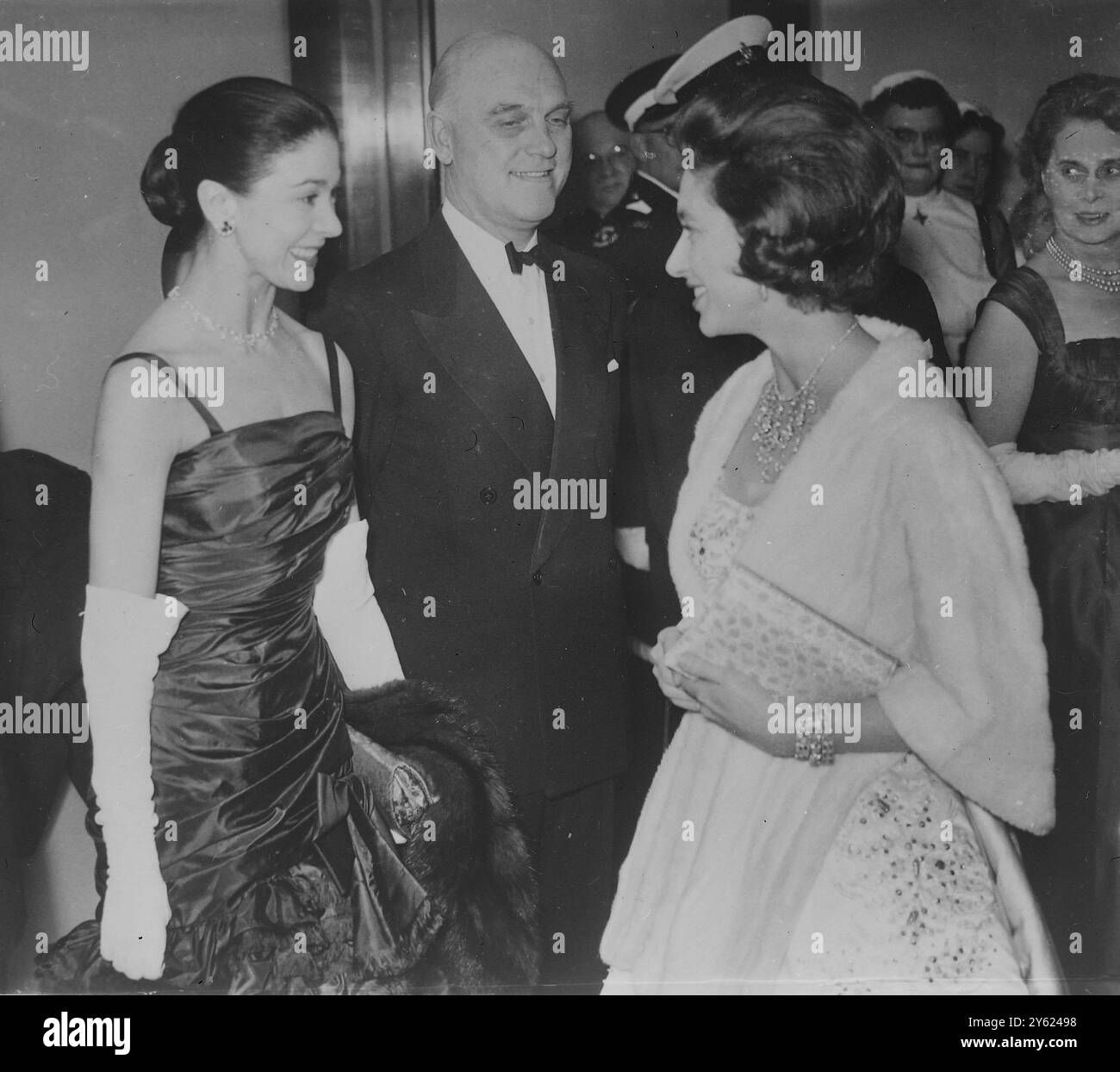 PRINCESS MARGARET CHATS WITH DAME MARGOT FONTEYN 8 JANUARY 1960 Stock ...