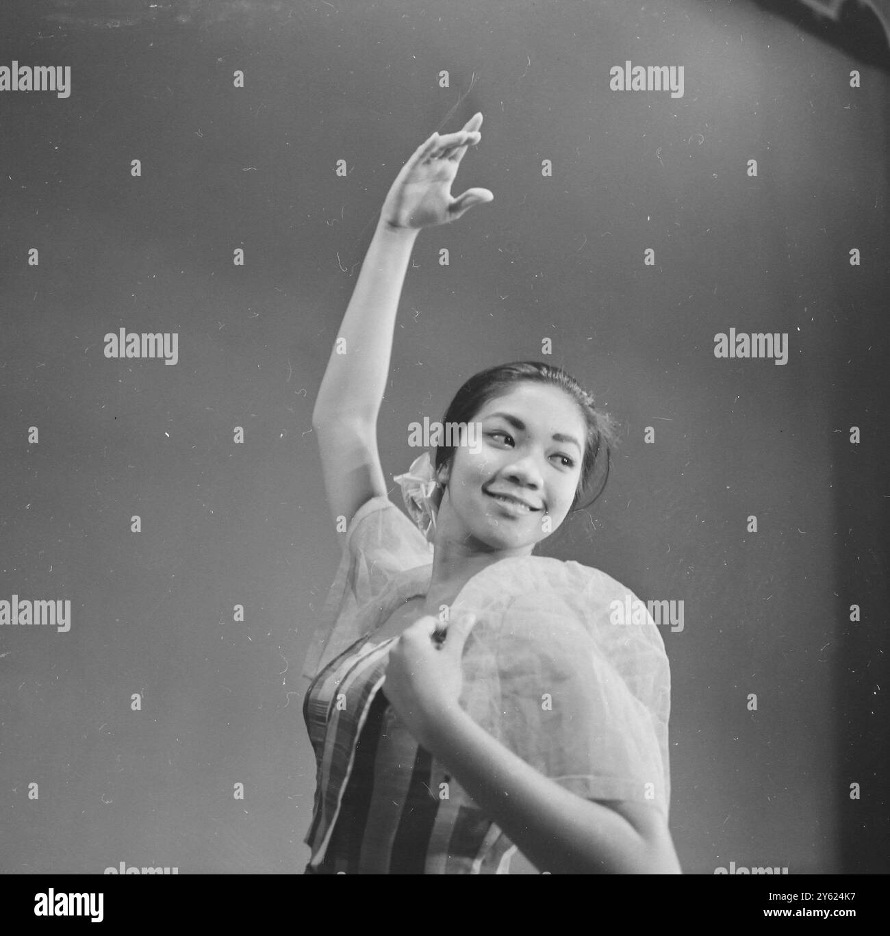 ALICE REYES OF THE PHILIPPINE DANCE COMPANY 6 JANUARY 1960 Stock Photo ...