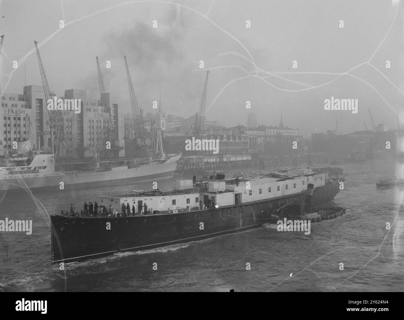 HMS PRESIDENT ON THE THAMES 6 JANUARY 1960 Stock Photo - Alamy