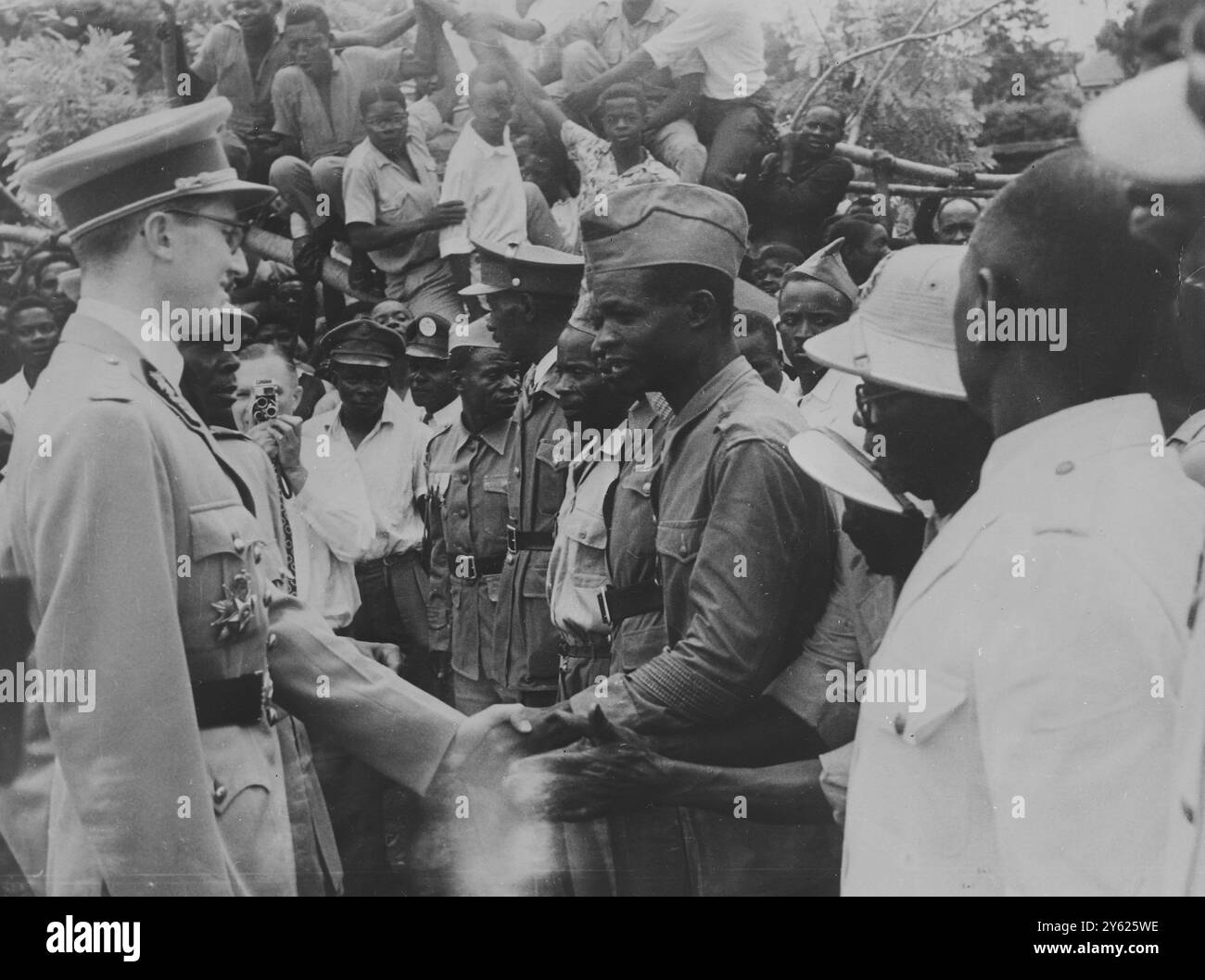 KING BAUDOUIN MEETS MEMBERS OF THE CONGO POLICE FORCE . 30 DECEMBER ...