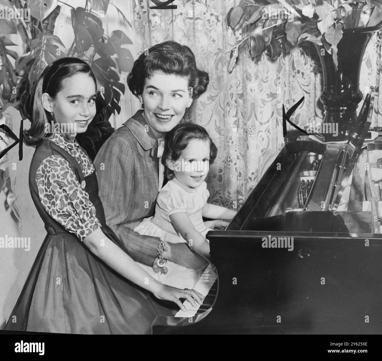 AMERICAN TELEVISION ACTRESS AND SINGER , POLLY BERGEN , WITH HER ...