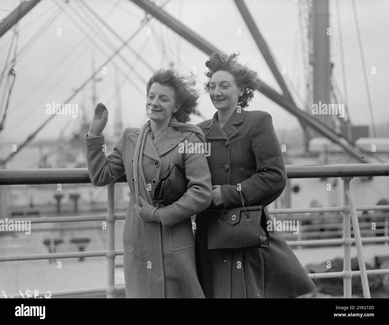 Girl smile travel in Black and White Stock Photos & Images - Alamy
