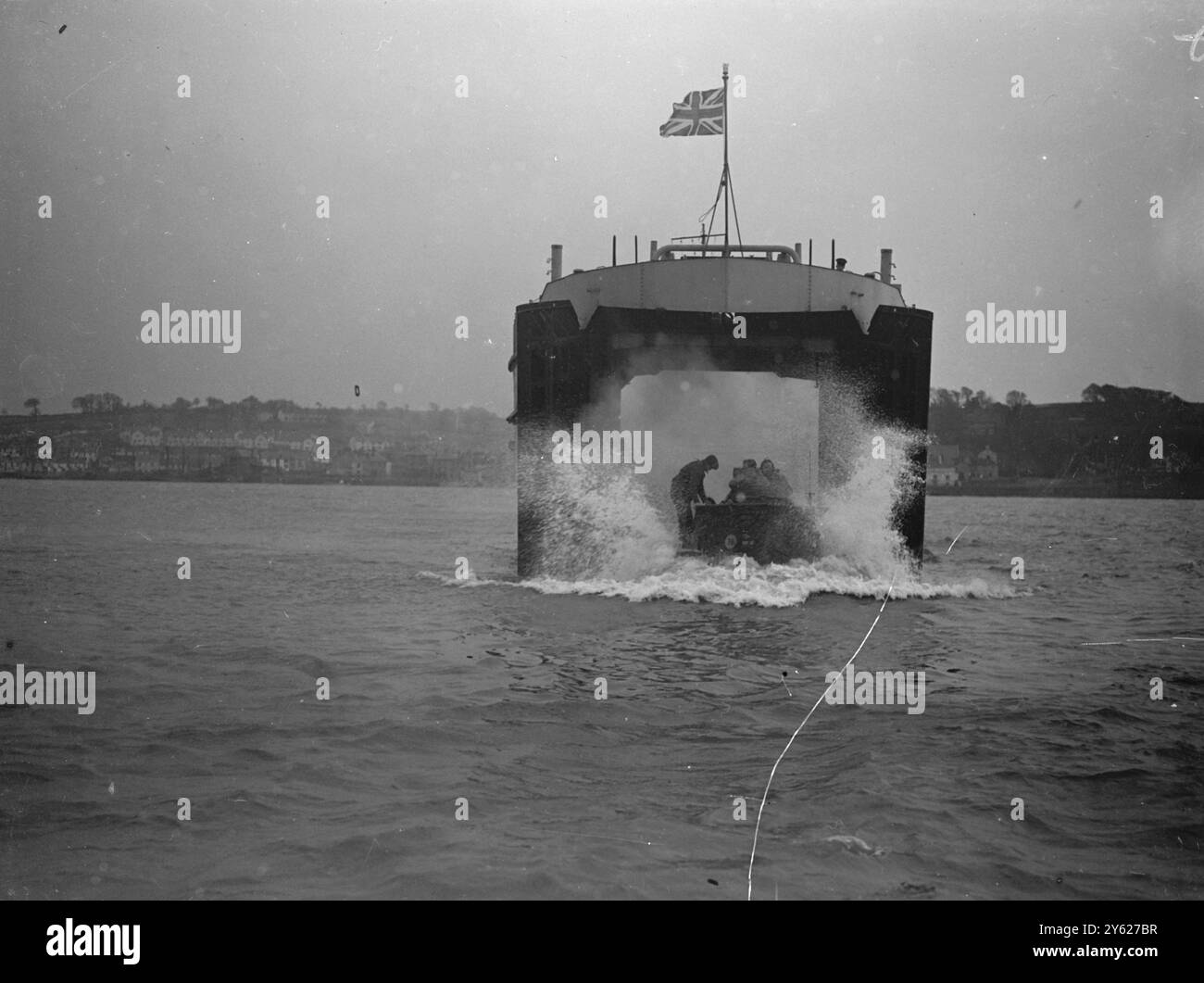 Beach armoured recovery vehicle hi-res stock photography and images - Alamy