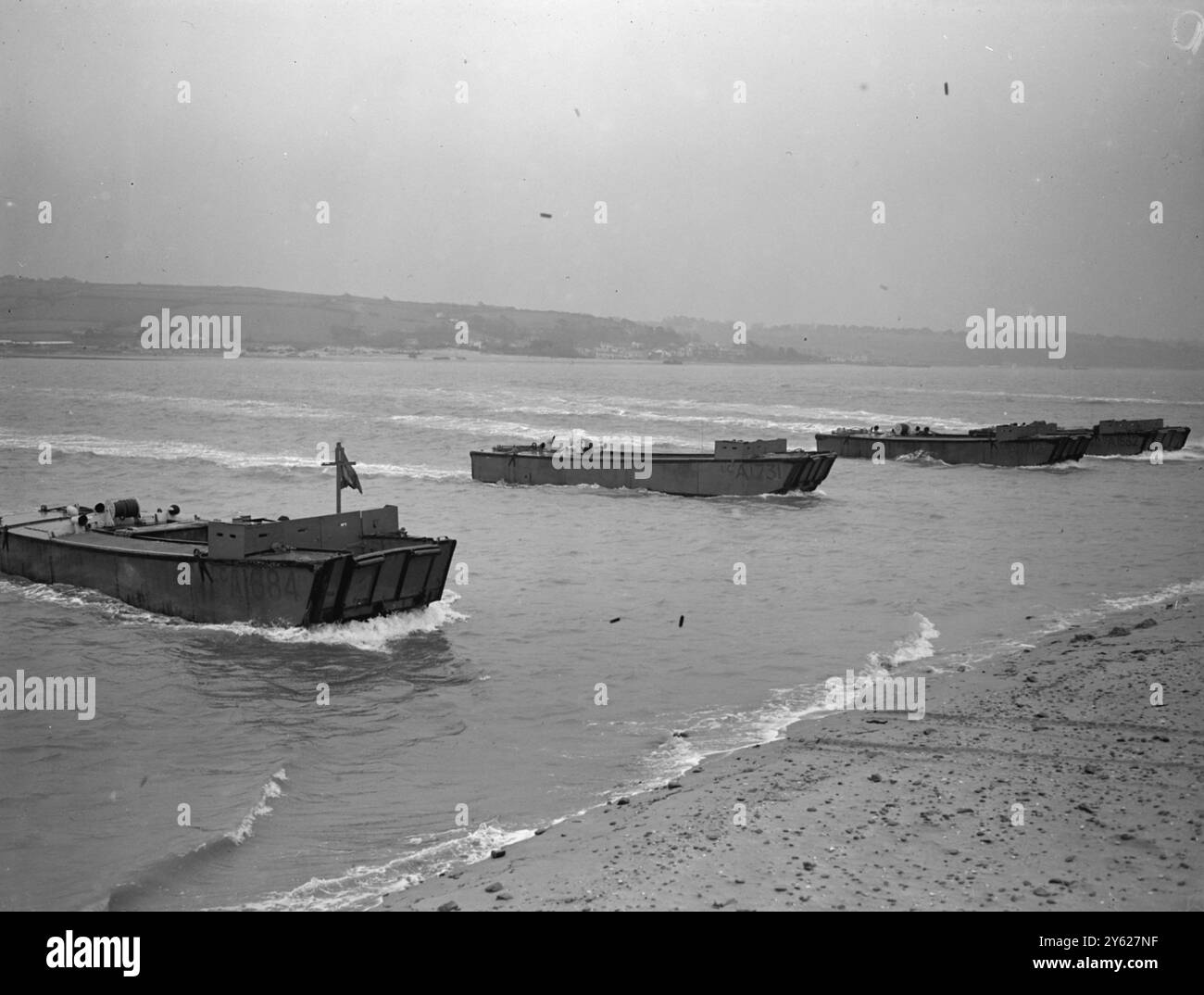 Beach armoured recovery vehicle hi-res stock photography and images - Alamy
