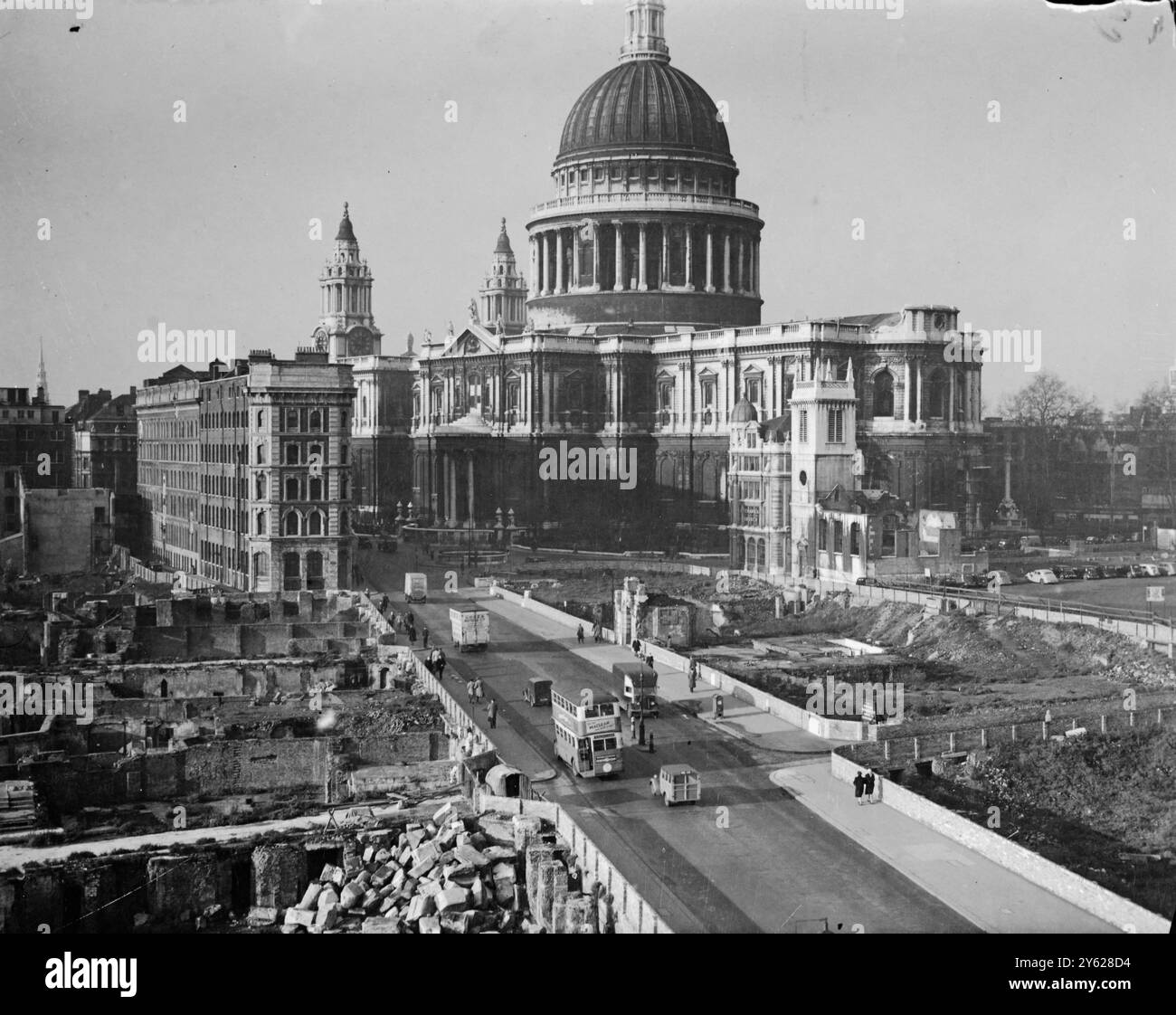 1945 london damage hi-res stock photography and images - Alamy