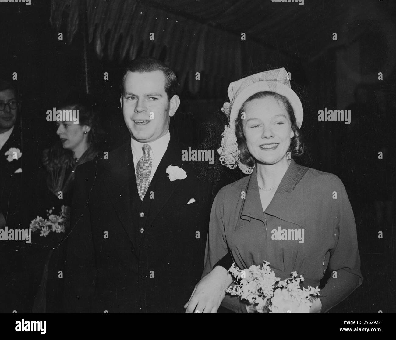 Happy bride and groom 1940s hi-res stock photography and images - Alamy