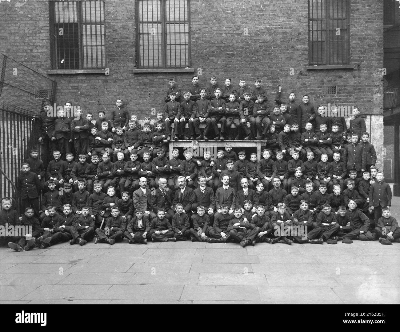 ARCHIVE BOX 6 ARC 0207 Reference: 001506 STEPNEY BOYS HOME GROUP DATE ...