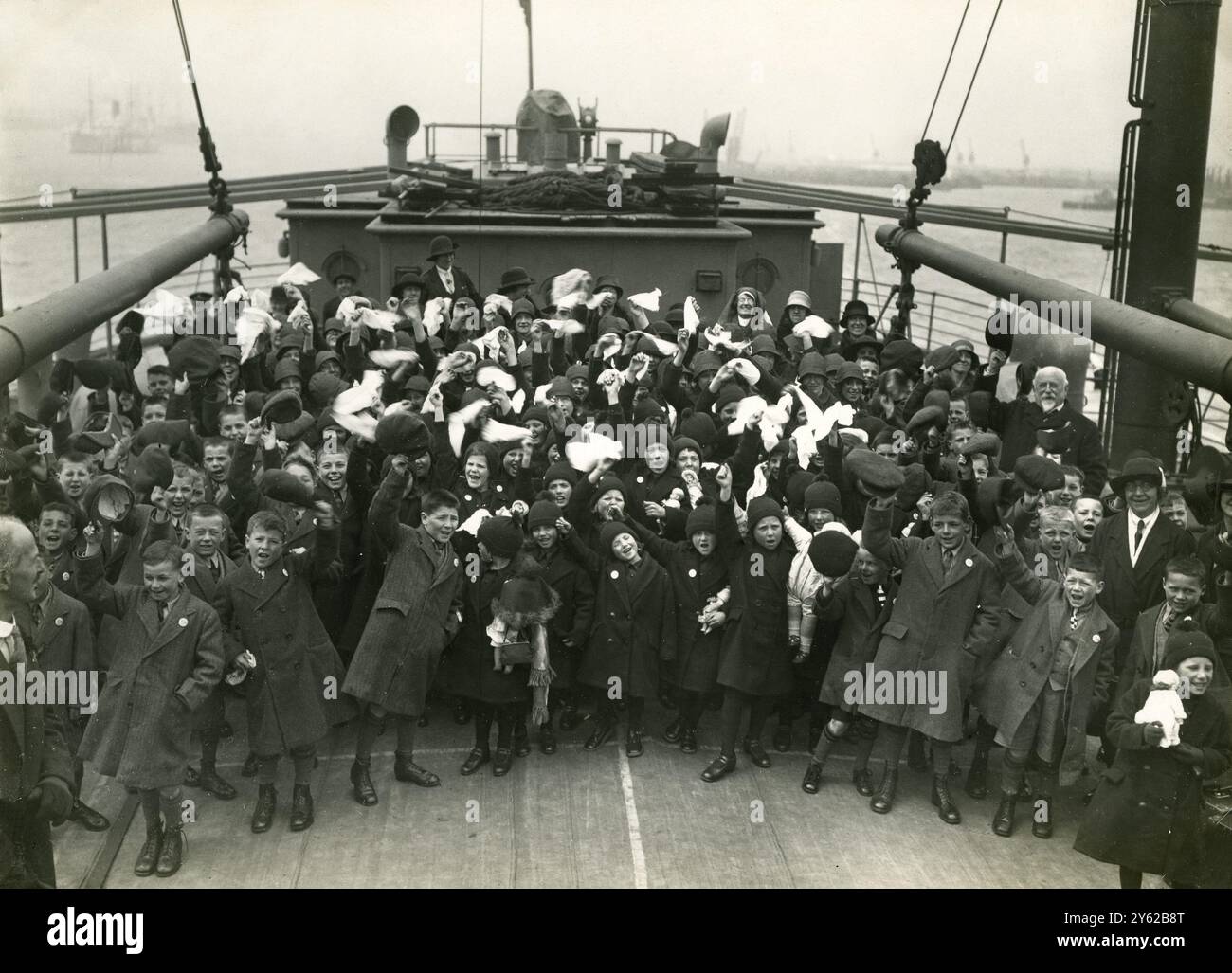 ARCHIVE BOX 4 ARC 0144 Reference: 001402 MIXED AUSTRALIA PARTY AT ...