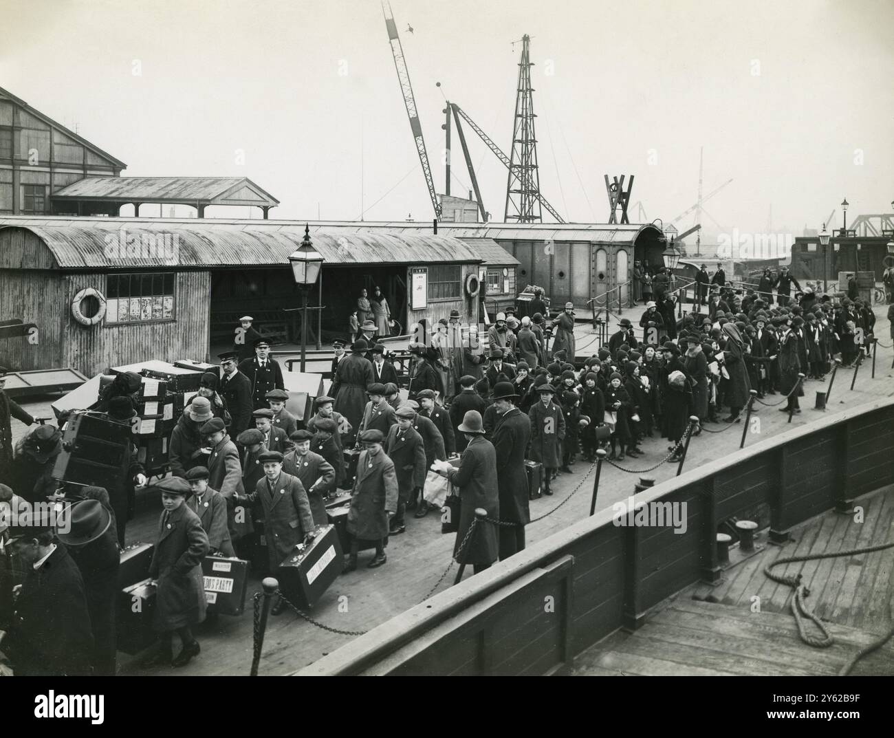 1920s london dock hi-res stock photography and images - Alamy