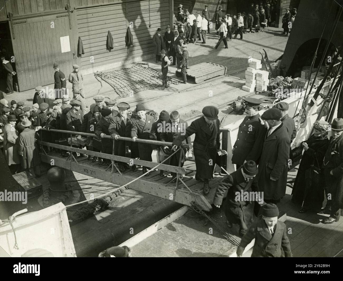 1920s london dock hi-res stock photography and images - Alamy