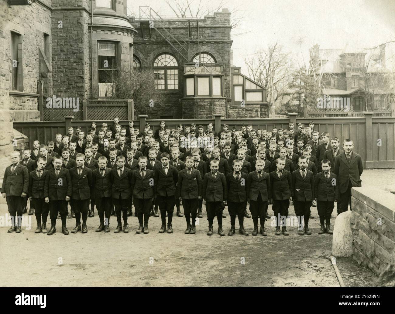 1920s orphans hi-res stock photography and images - Alamy