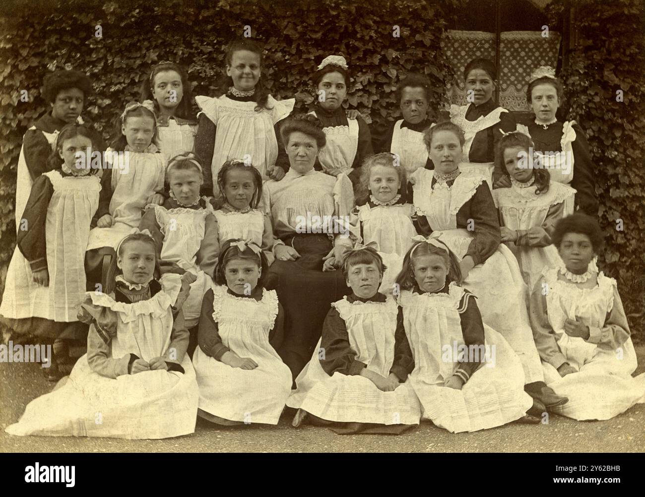 ARCHIVE BOX 3 ARC 0070 D557 Reference: 001370 COTTAGE GROUP : GIRLS ...