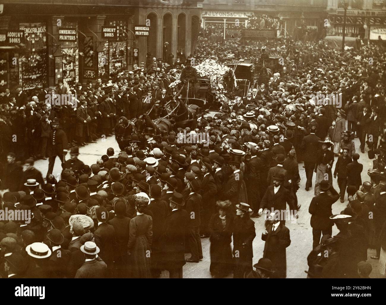 ARCHIVE BOX 2 ARC 0036 D117 Reference: 001336 DR BARNARDO`S FUNERAL ...